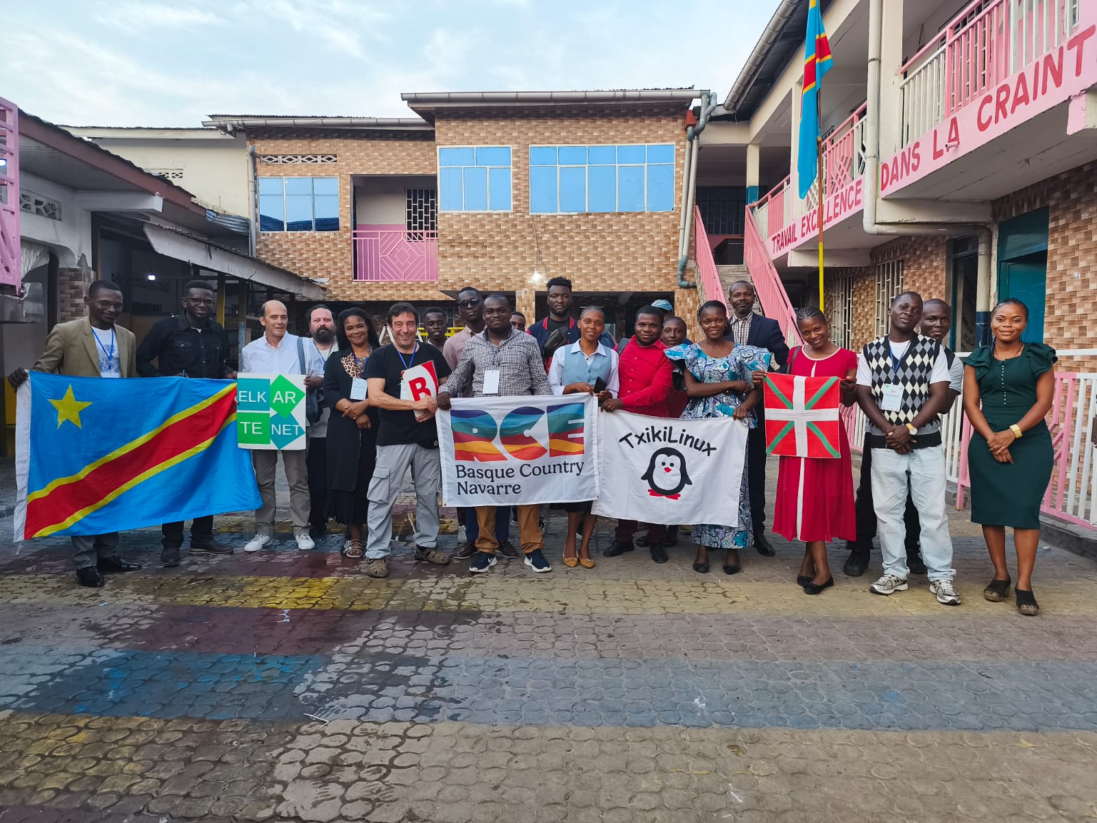 Former, connecter, transformer. Kinshasa en marche